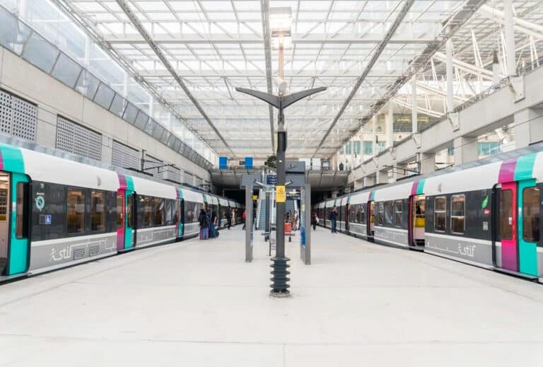 CDG Airport to Paris by Train (RER B) : Schedule, Tickets & Guide ...